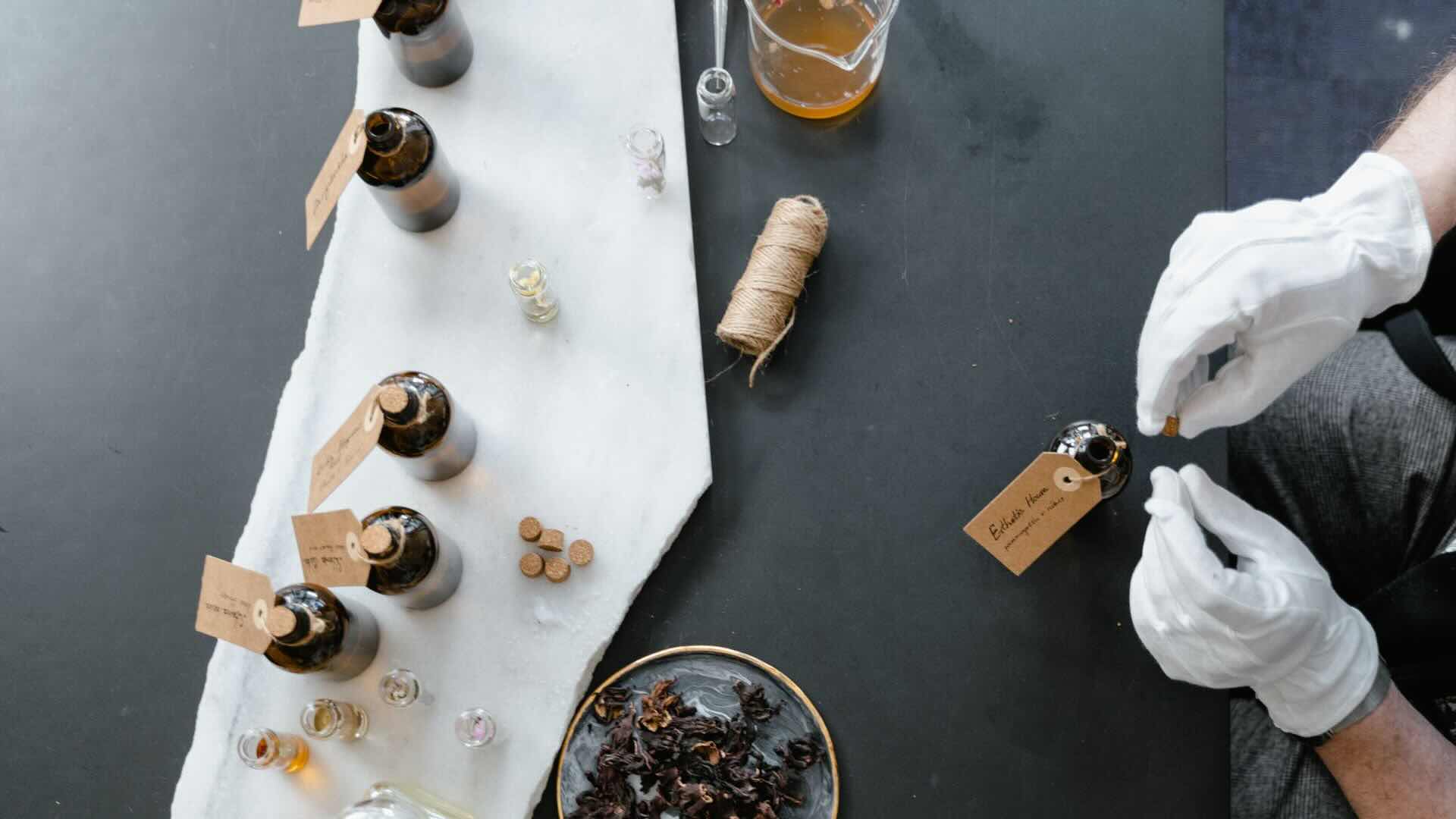 Make Your Own Perfume Workshop in Milan | FF Tour